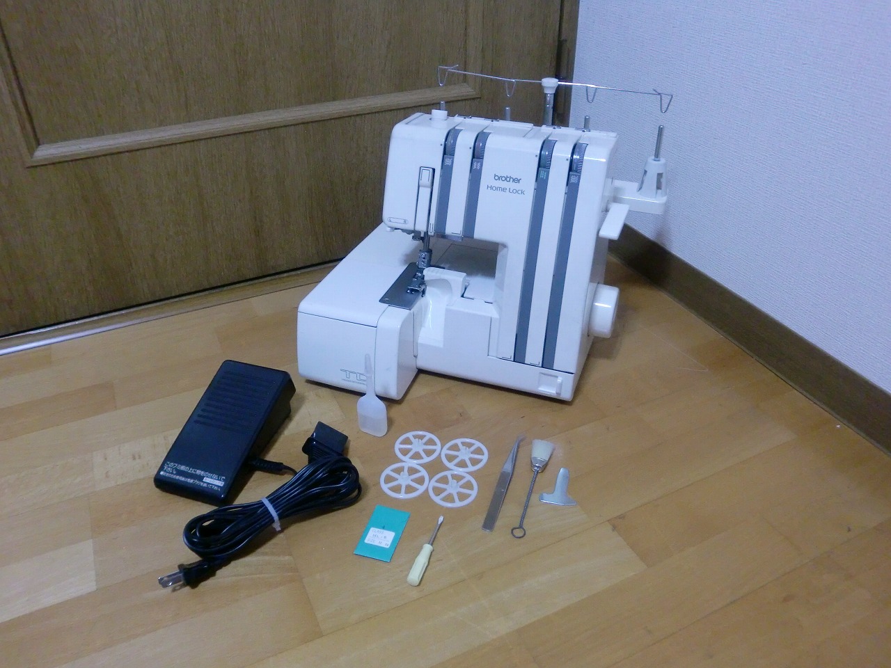 ロックミシン brother TE4-B965 2本針 4本糸 フットペダル付き - リサイクルショップ良品企画-買取実績