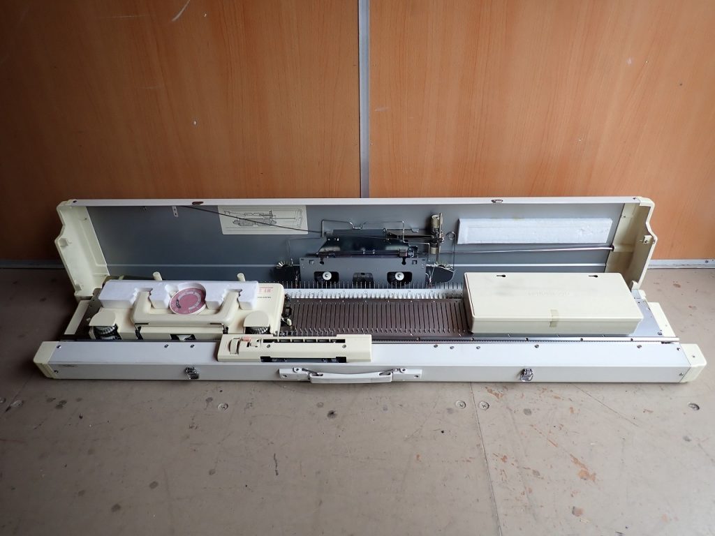 編み機 SILVER REED PUNCH CARD MY STUDIO シルバーリード マイスタジオ 手芸 ハンドクラフト - リサイクル ...