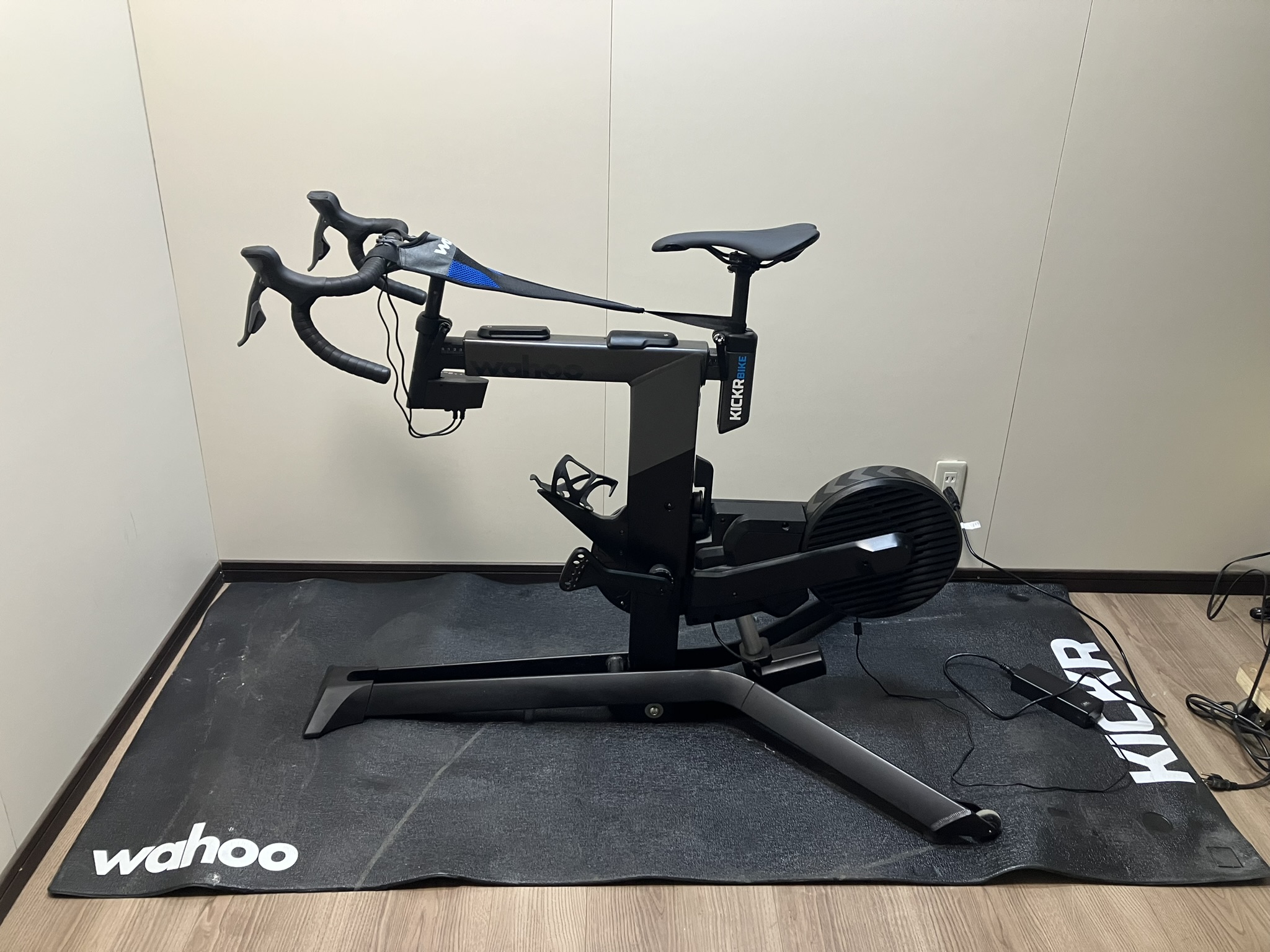 wahoo ワフー KICKER BIKE キッカーバイク 屋内用 スマートバイク 直接引き取り ZWIFT bluetooth